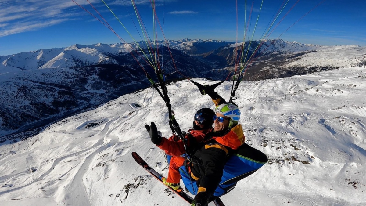 Parapente en ski : Top 5 des spots de parapente en ski en hiver