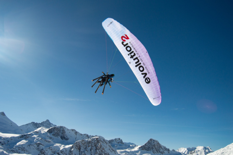 Parapente en ski : Top 5 des spots de parapente en ski en hiver