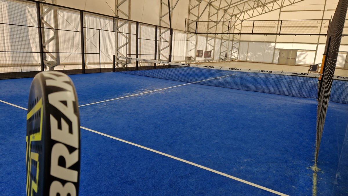 Débuter le padel, un sport en pleine expansion en Europe et en Amérique ...